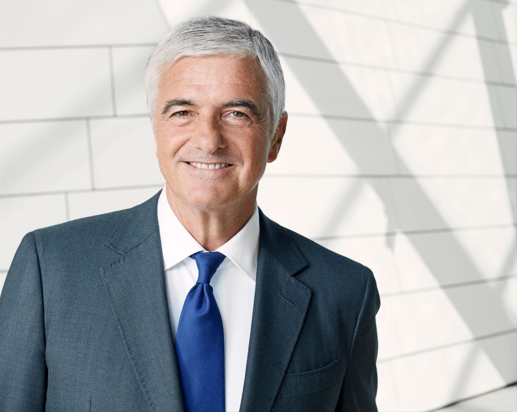 Francesco Belloni con papà Toni (ex direttore generale Lvmh) entra nel ...