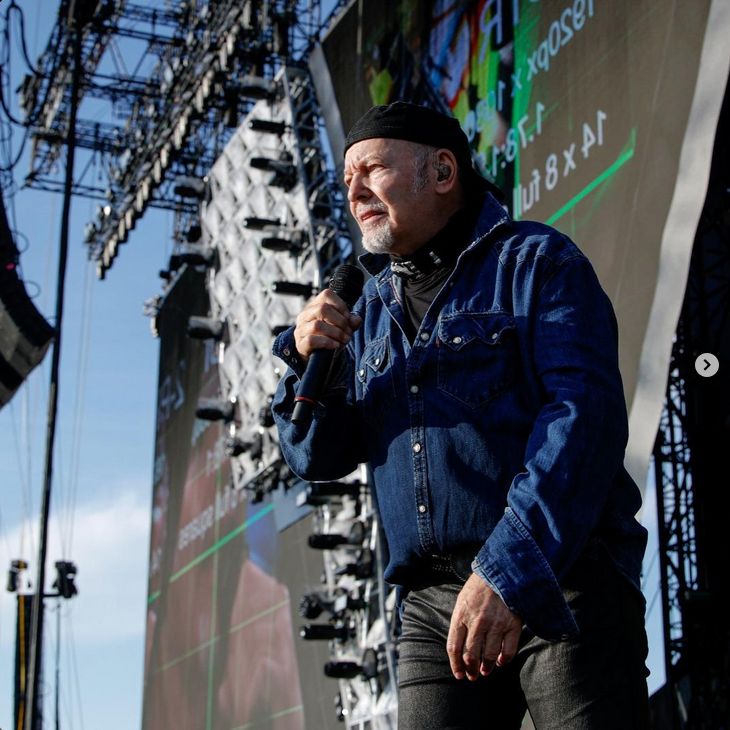 Vasco Rossi live a Bibione 2025, il rocker torna allo stadio con la ...