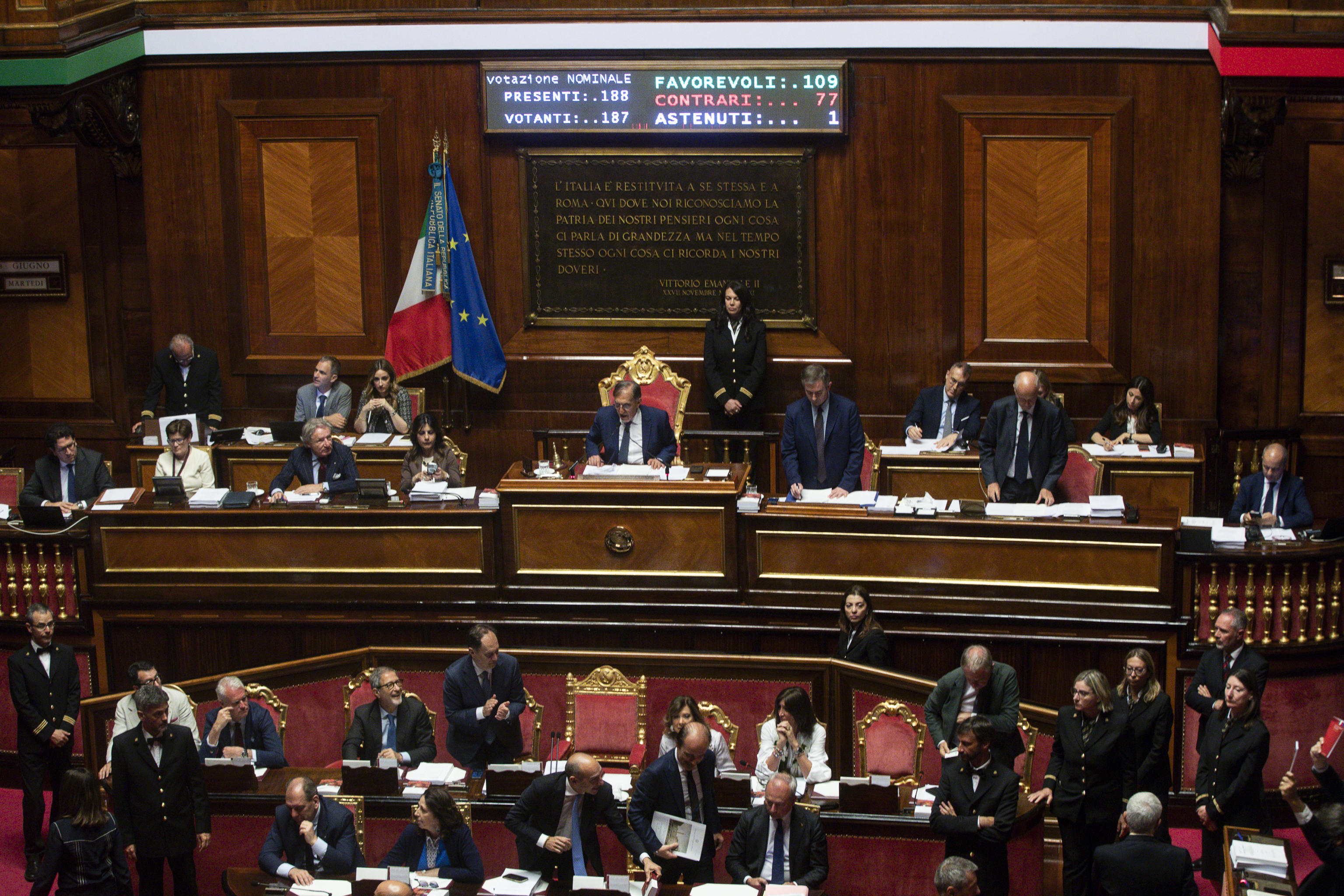 Stipendio dei ministri non parlamentari: quanto guadagneranno in più? 7.300 euro al mese oltre ...