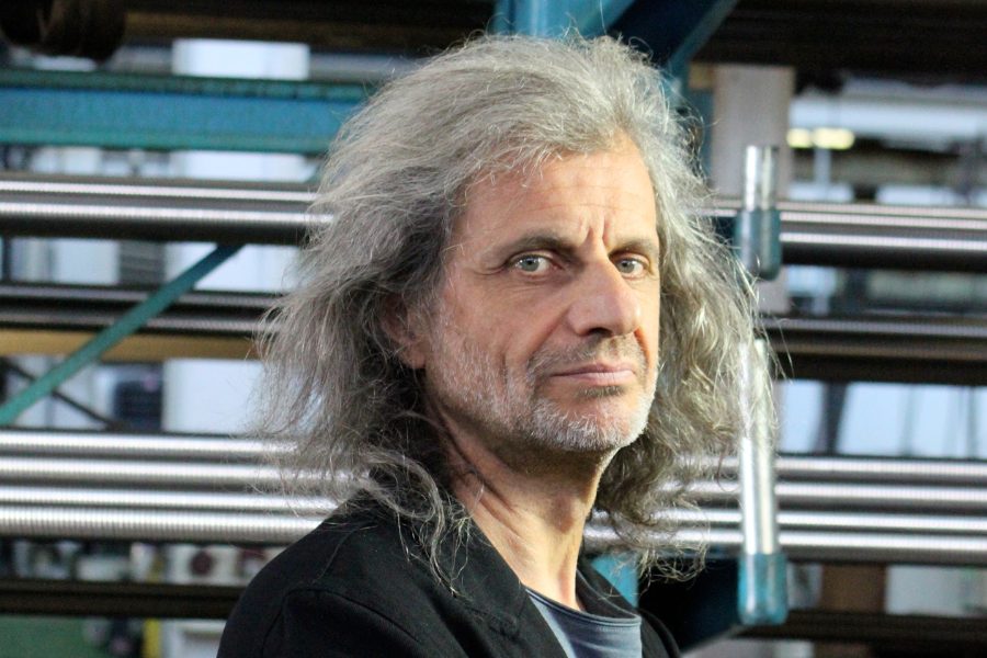 Alessandro Bergonzoni compie 66 anni: gli esordi, gli studi e quella ...