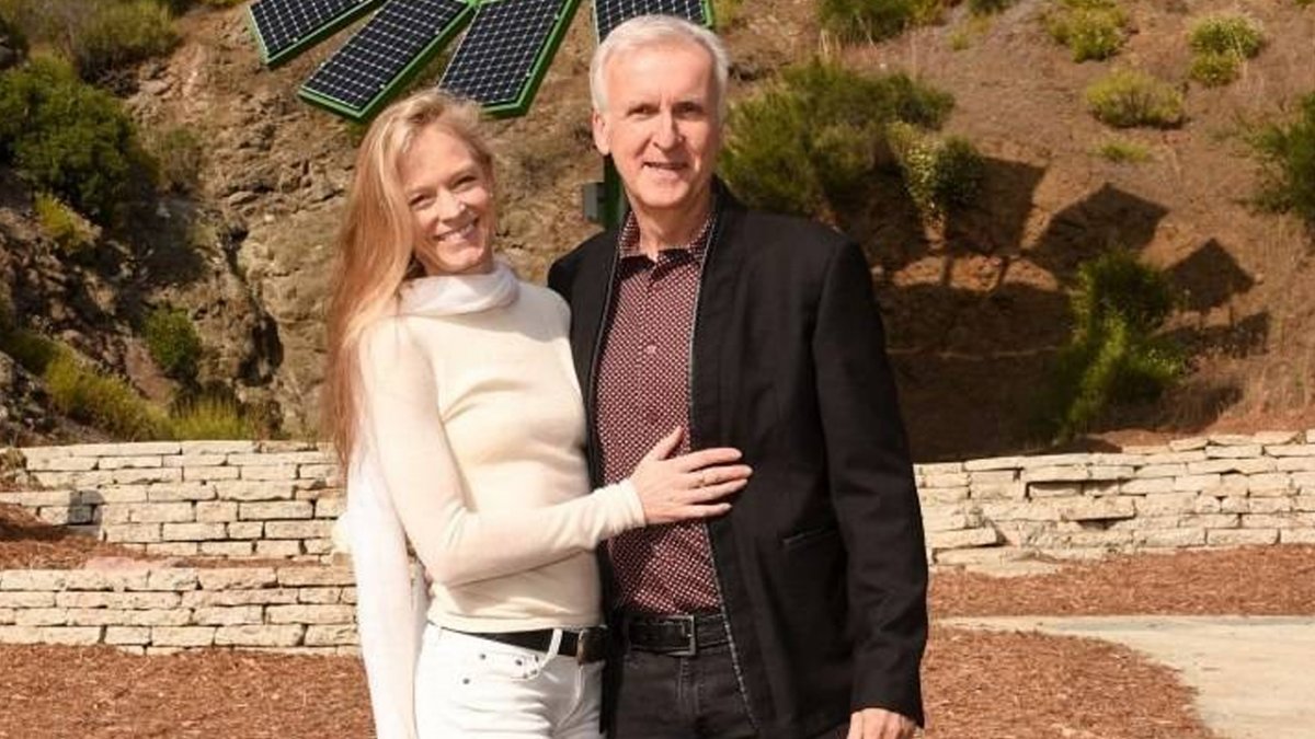 James Cameron compie 70 anni: ha lavorato come camionista, si è sposato ...