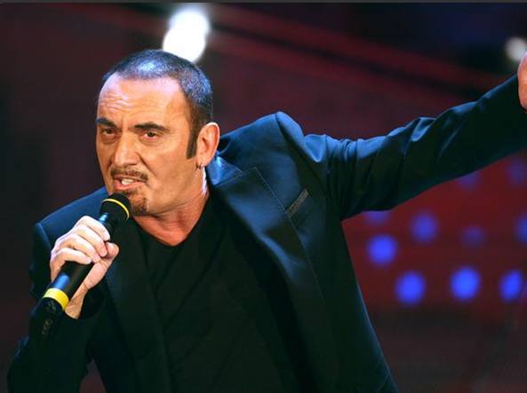 Mango avrebbe 70 anni: gli inizi, come nacque il suo successo «Oro», la ...