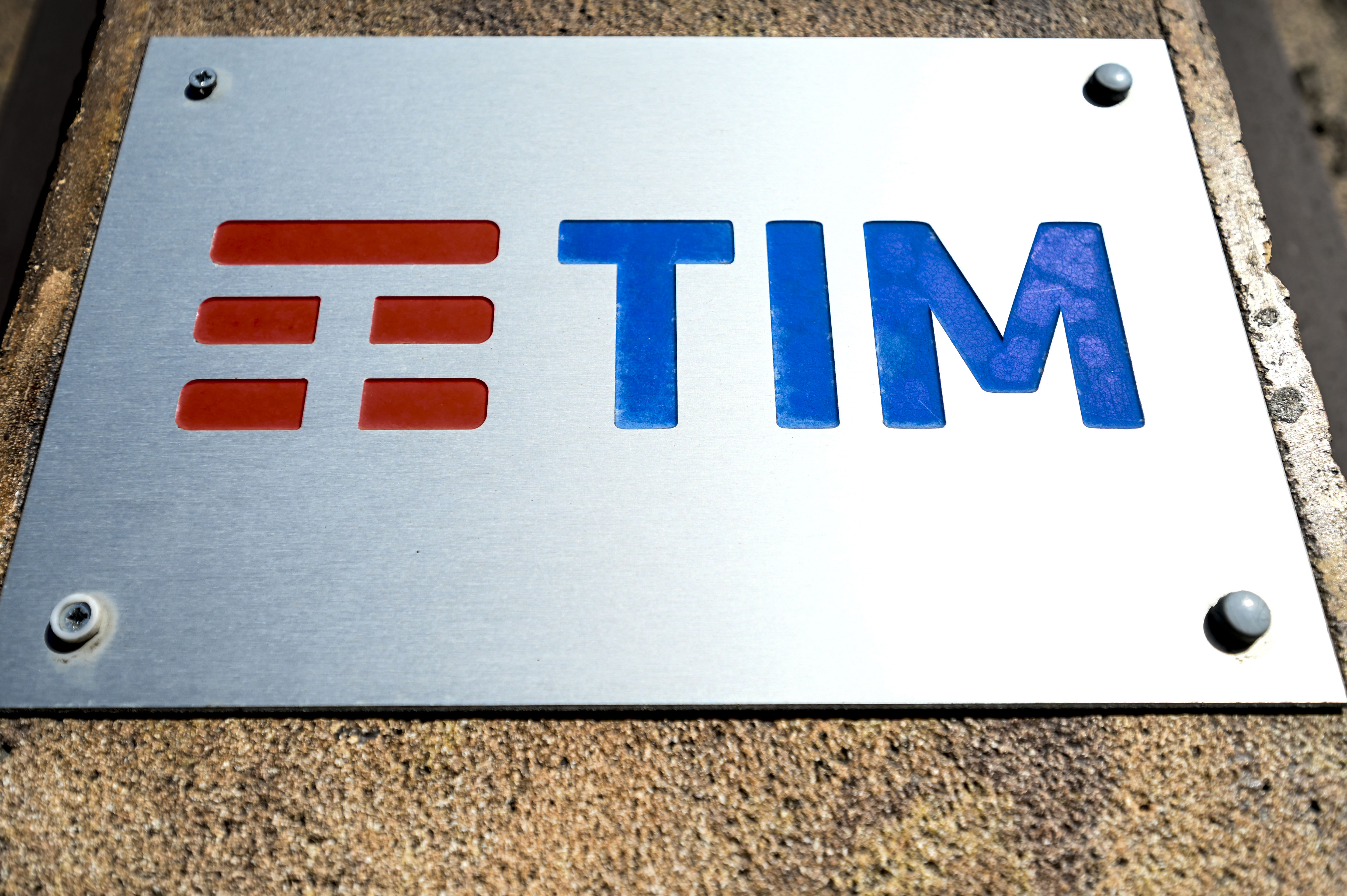 Sentenza Tim, lo Stato deve rimborsare un miliardo per «canoni indebiti ...