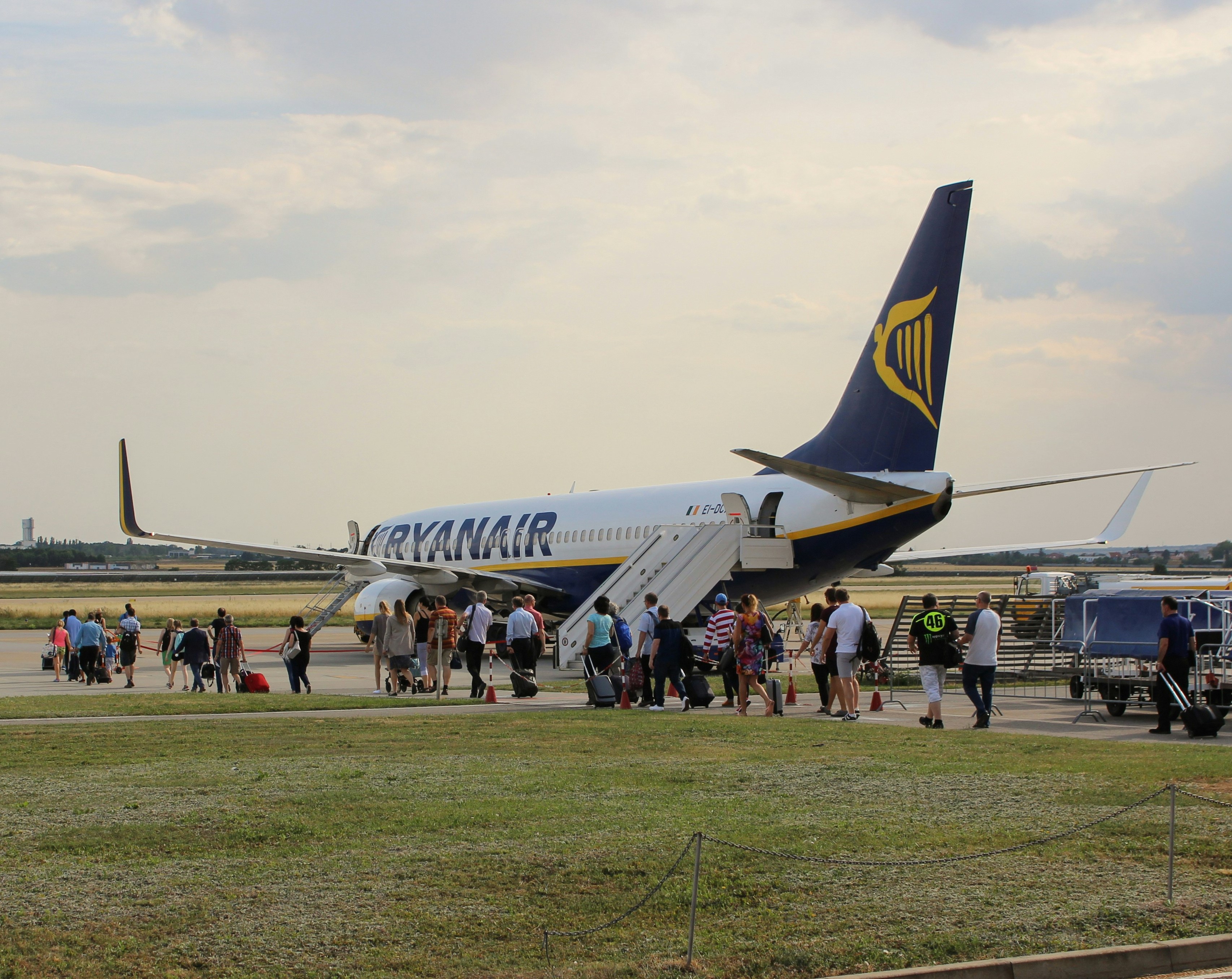 La lite Ryanair-Enac sul «caro voli» finisce in tribunale: accuse e ...