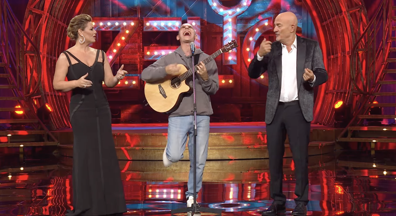 Zelig, le pagelle: Lazza e il dispetto ai Gialappi (voto 4), Angioni finalmente non urla (voto 7 ...