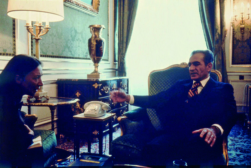 L'intervista di Oriana Fallaci a Khomeini: «Le donne giovani e perbene vestono il chador. La ...