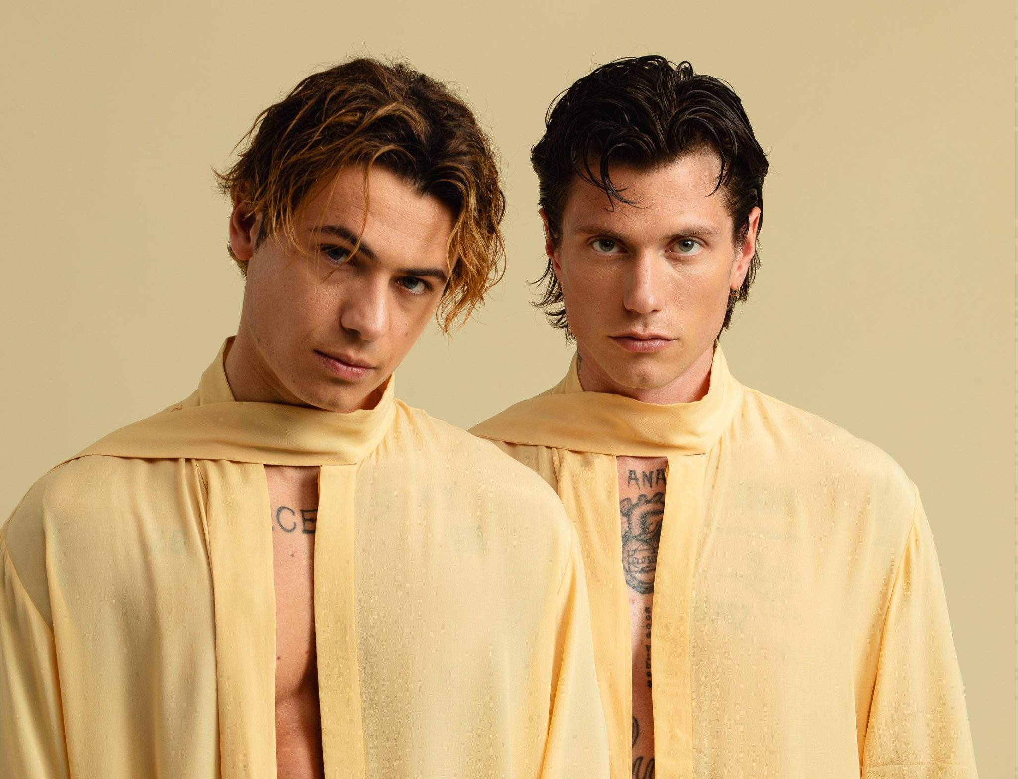 Benji e Fede a Sanremo 2025, il duo pop nato con le cover su Youtube: il successo, le fidanzate ...