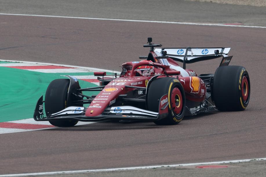 F1 2025 Ferrari, il debutto in pista a Fiorano della SF-25 di Hamilton ...