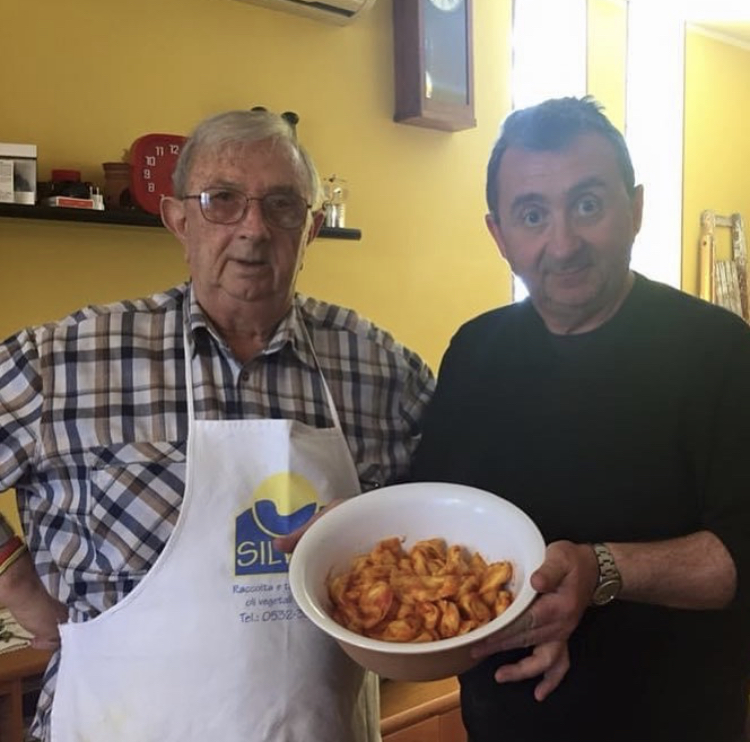 Il comico Vito: «Mio padre morto di Covid, da quel dramma non ne siamo ...