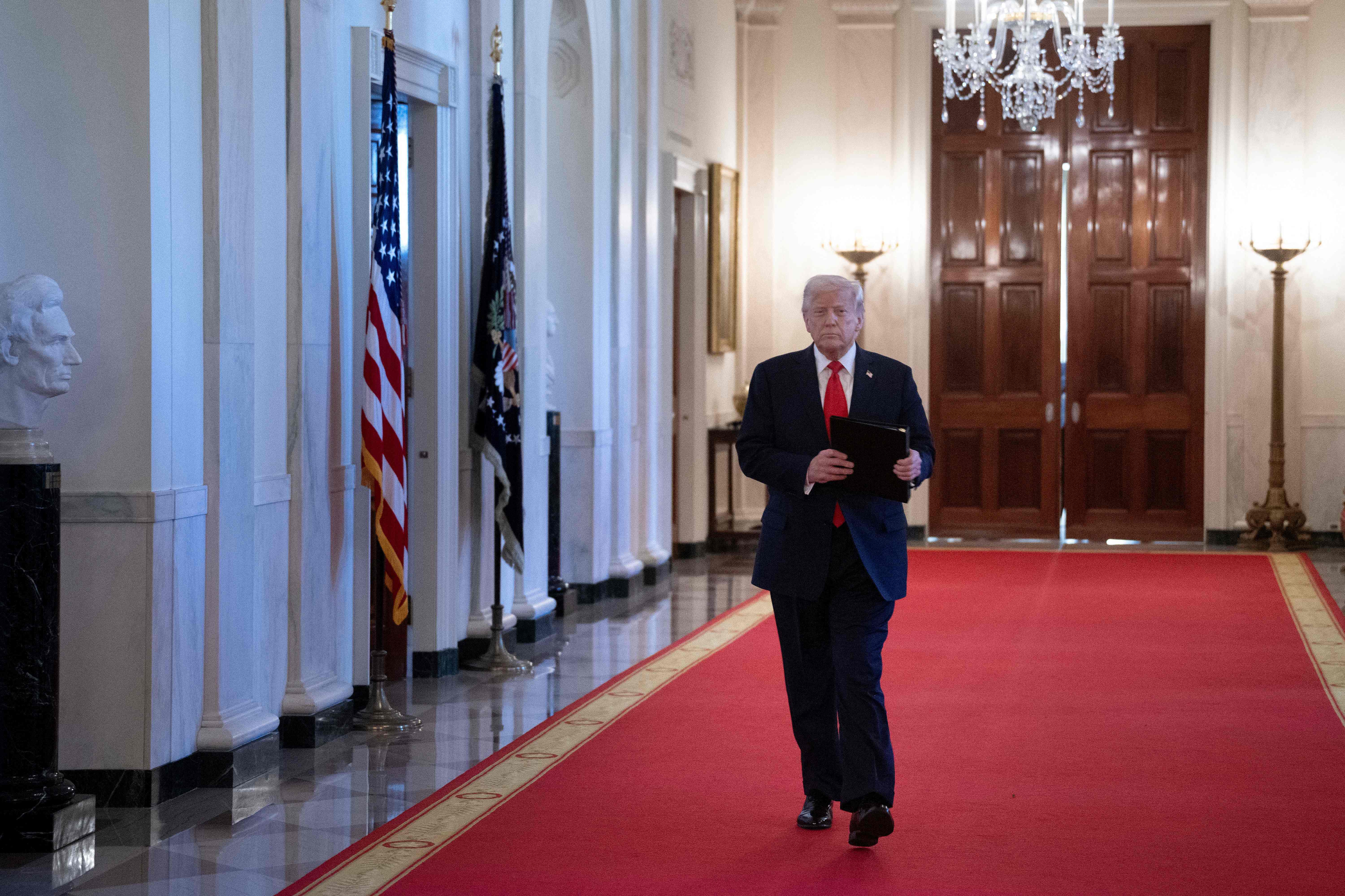 Petrolio, quotazioni sotto i 60 dollari al barile (minimo dal 2021): ma ...