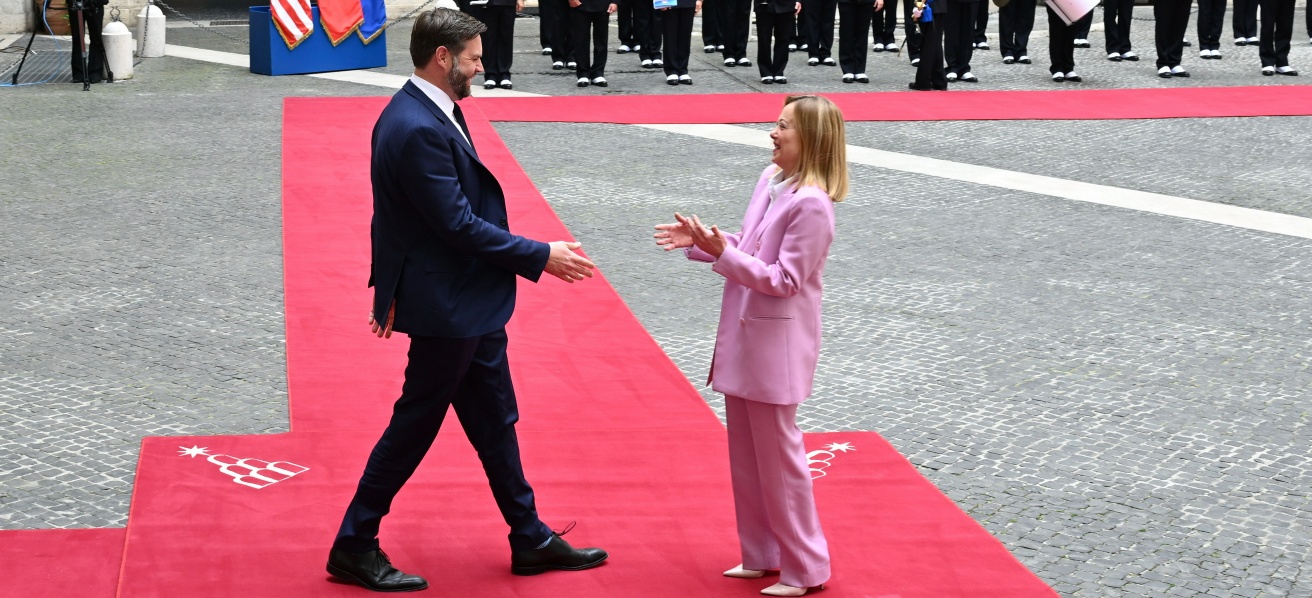 Vance a Roma, Meloni lo riceve a Palazzo Chigi | Il vicepresidente Usa: «Parleremo di un ...