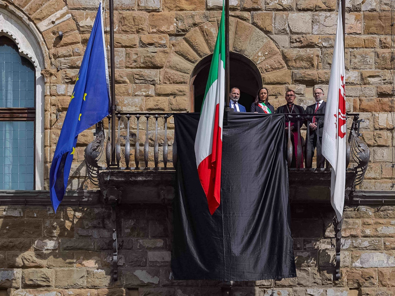 Firenze, veglia di preghiera e campane a morto per Papa Francesco: il ...
