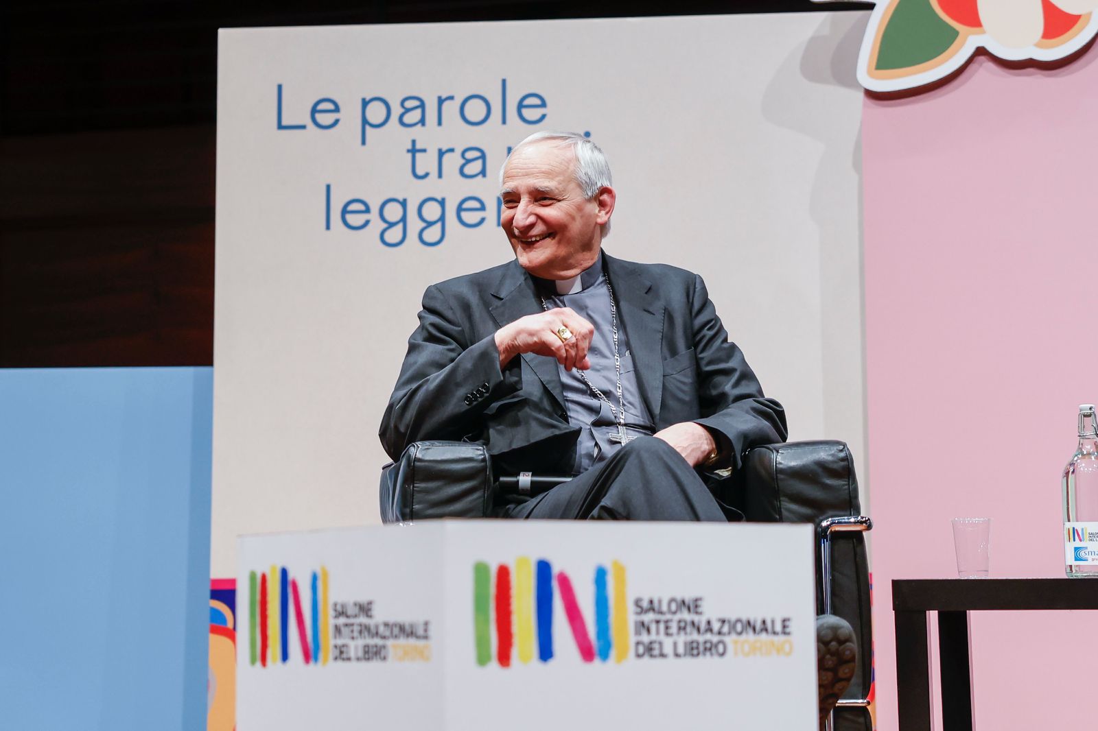 Matteo Zuppi con Luciano Ligabue al Salone del Libro: «Io papa? Al ...