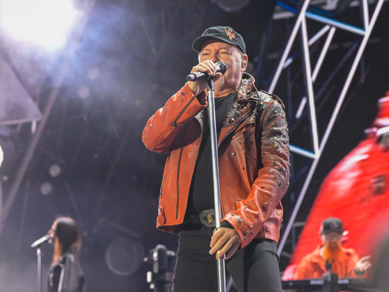 Vasco Rossi a Firenze, la scaletta del concerto: in 130 mila per la due giorni alla Visarno ...