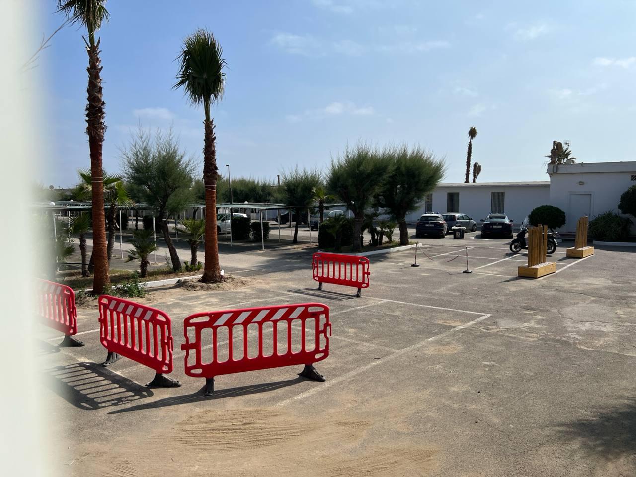 Varcaturo, terrore tra i bagnanti: diciottenne accoltellato in spiaggia ...