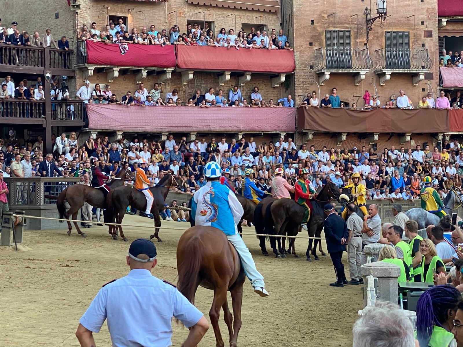 Palio di Siena del 16 agosto 2025, la vittoria del Valdimontone ...