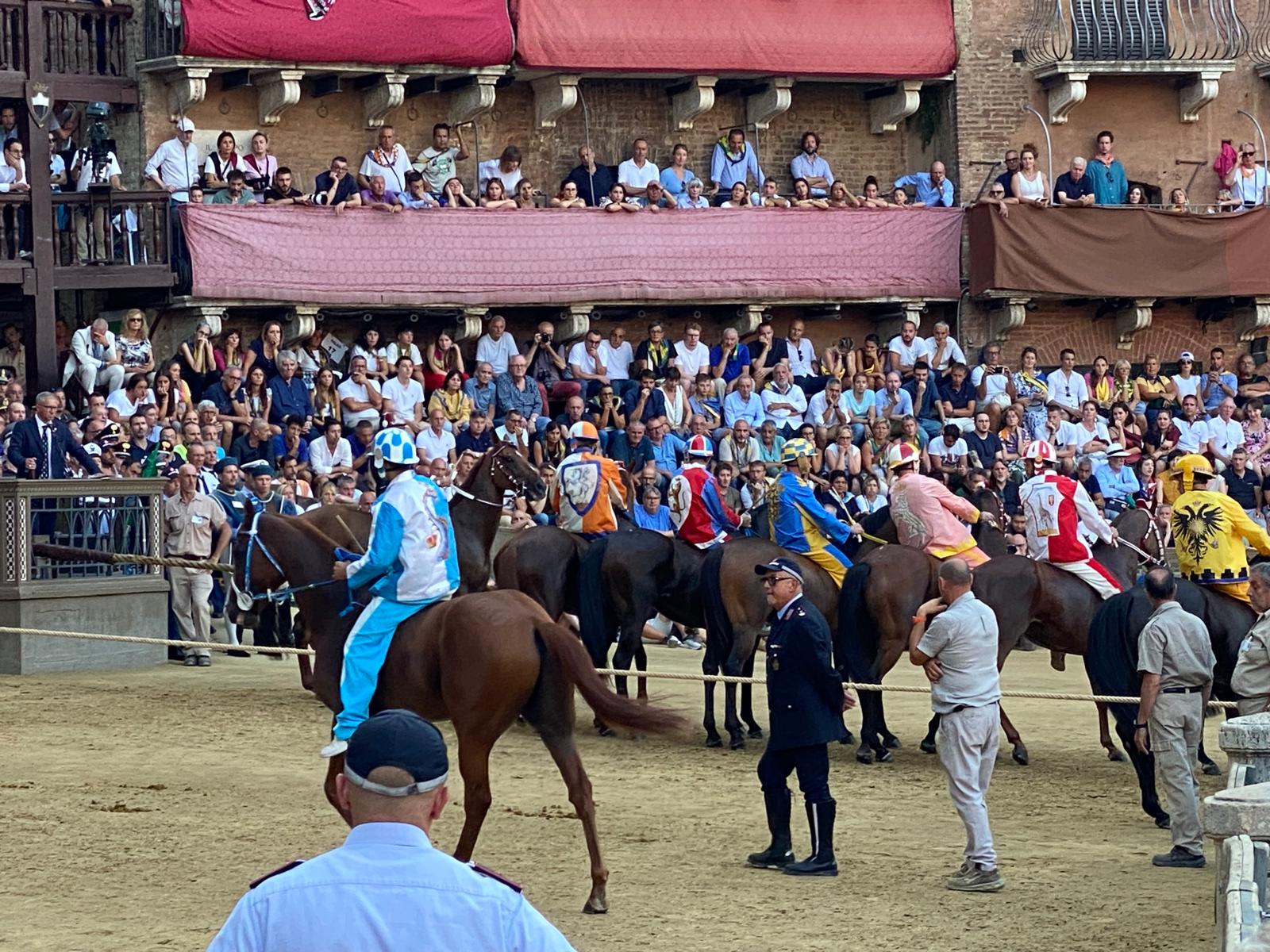 Palio di Siena del 16 agosto 2025, la vittoria del Valdimontone ...