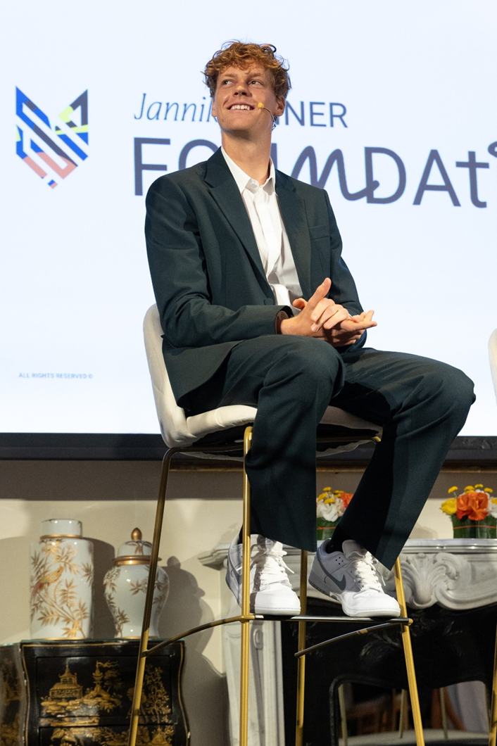 Milano Fashion Week al via: Sinner, Leone e Mengoni. Gli ospiti e gli ...