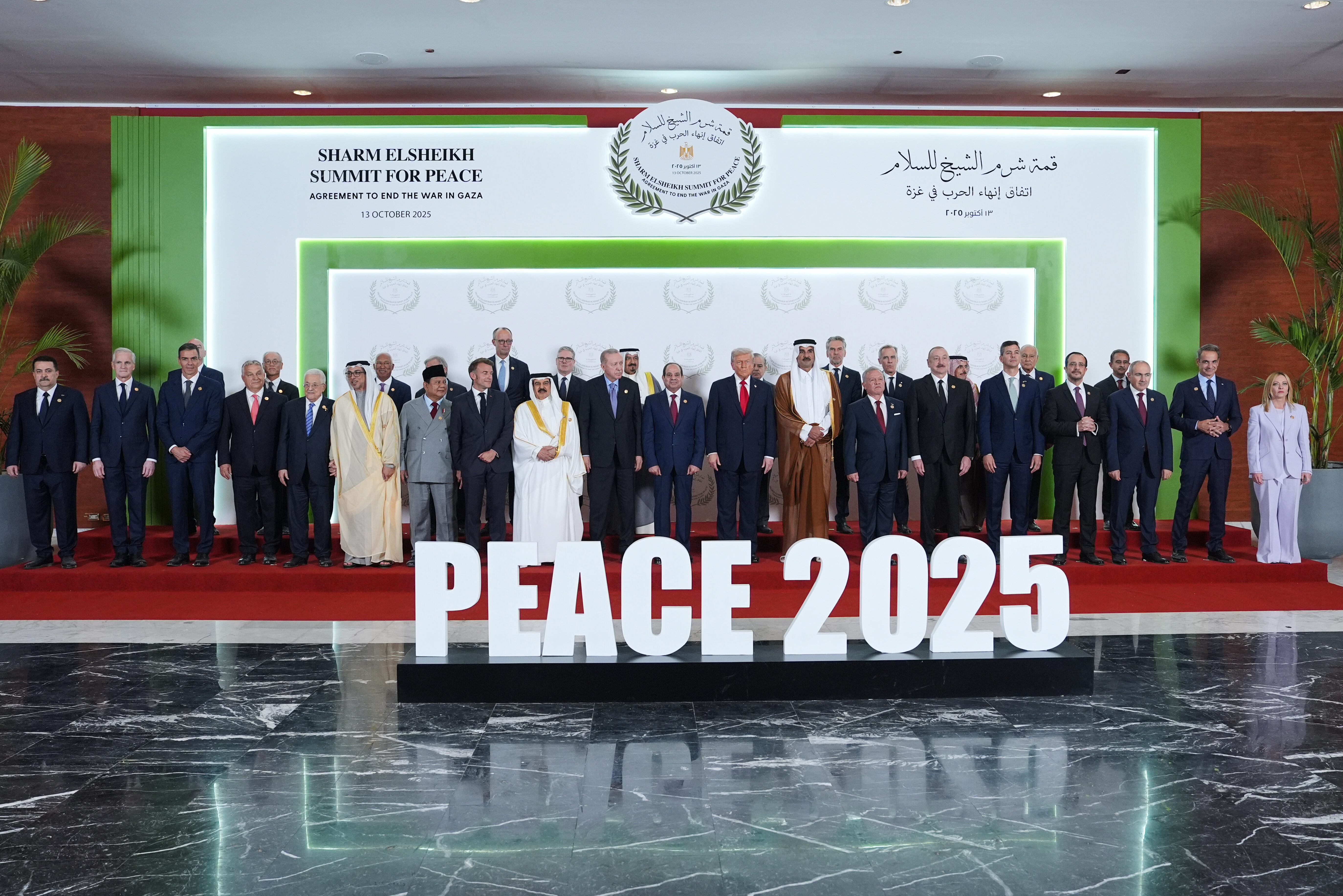 La firma dell'accordo per la pace a Gaza, Giani rivince in Toscana ...