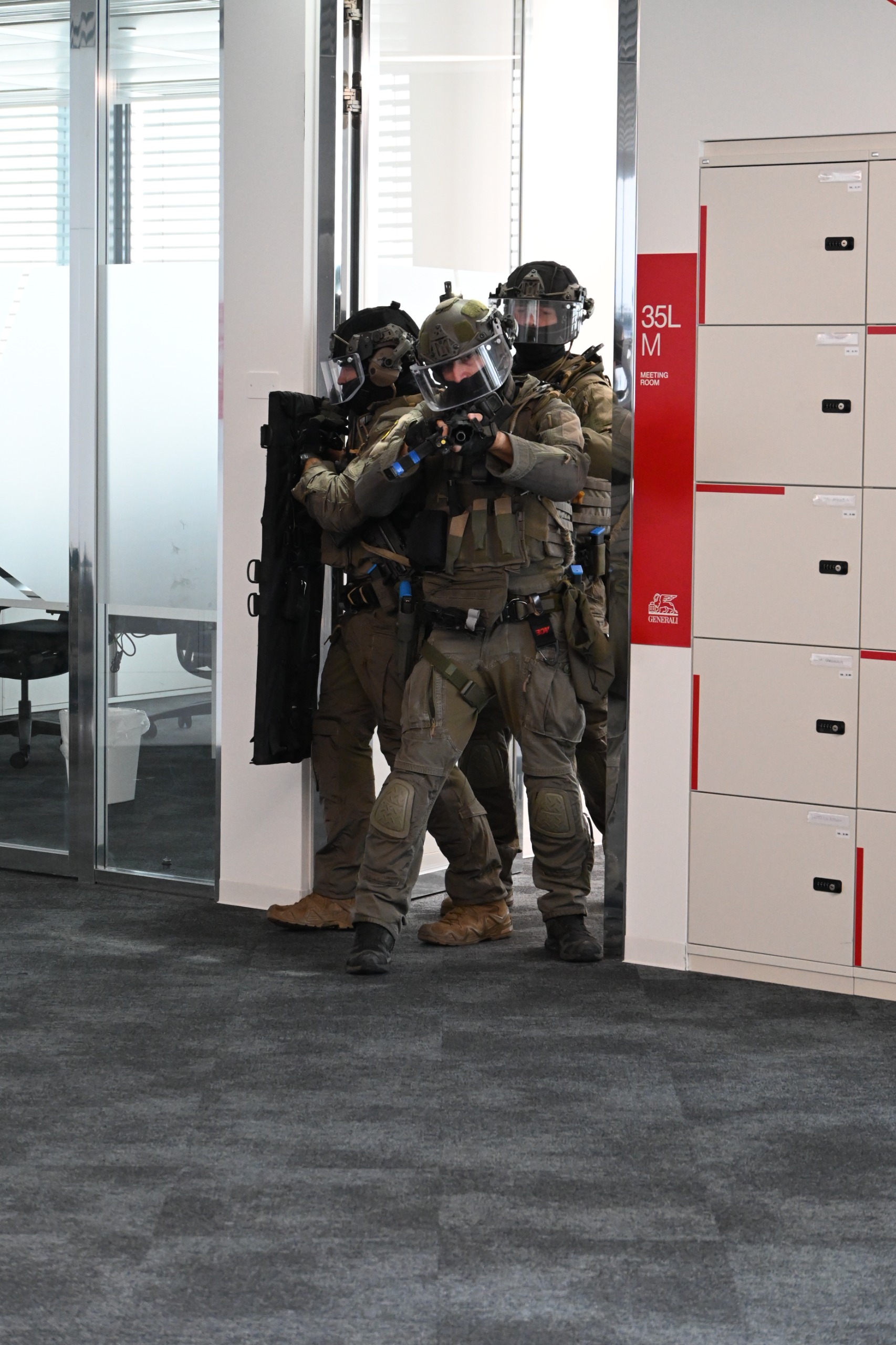 Prove di attentato alla Torre Generali di Citylife: terroristi, ostaggi ...