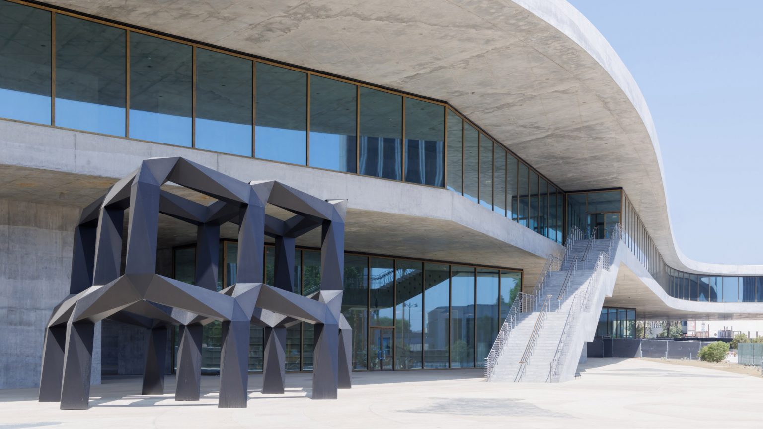 Dal supermuseo a forma di astronave alla vetrata che si affaccia sulla ...