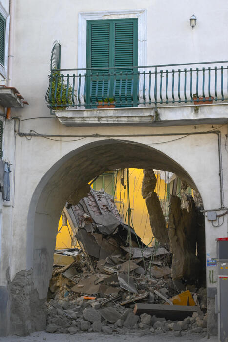 Crollo Casoria: assessora Zabatta, dalla Regione sostegno ai 90 ...